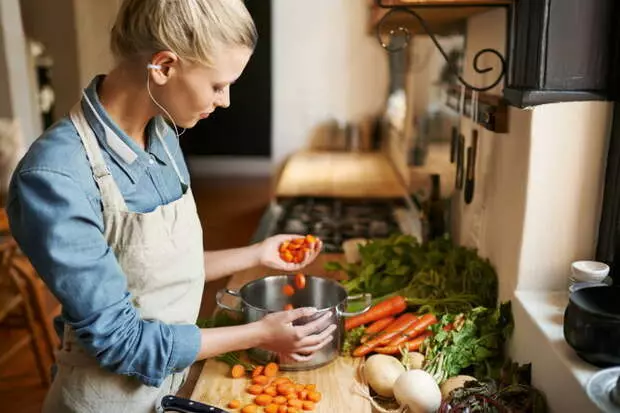 Wie man auf eine gesunde Ernährung umstellt, wenn keine Zeit zum Kochen bleibt