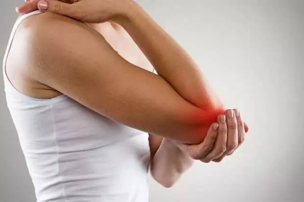 Varför gör armbågen ont och vad man ska göra åt det