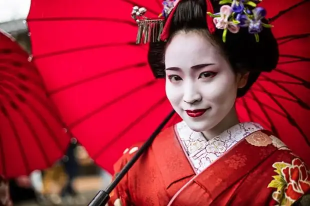 Fíricí aisteach faoi geisha