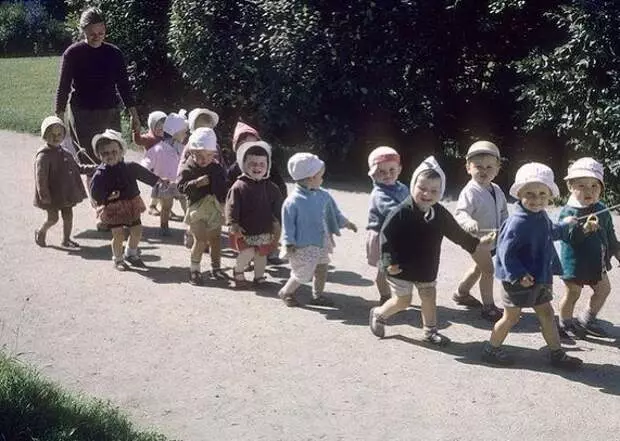 "Ek onthou nie die mollige kinders in die erf nie." Meisies onthou die werfspeletjies van die kinderjare