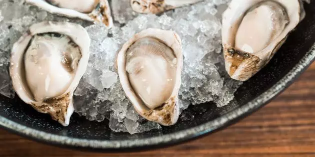 What foods contain vitamin D: oysters