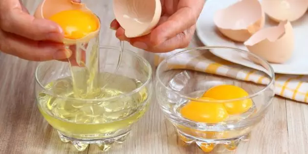 What foods contain vitamin D: egg yolks