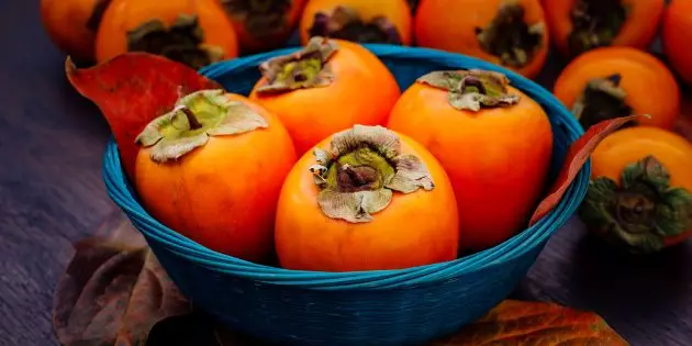 Waar om te kyk vir vitamiene in die herfs: in persimmon