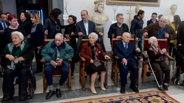 100-jierrige Italjanen wachtsje op in moeting mei de boargemaster fan Rome