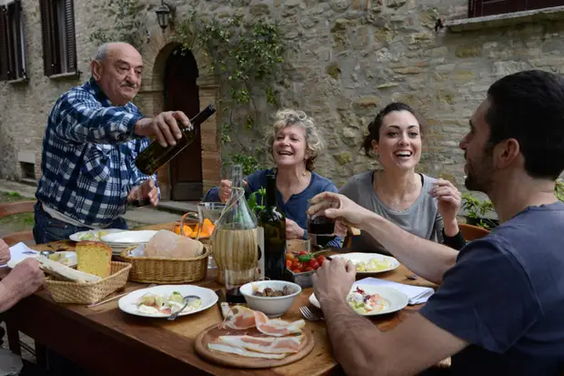 イタリア人がたくさん食べて年をとらない理由：6つの原則