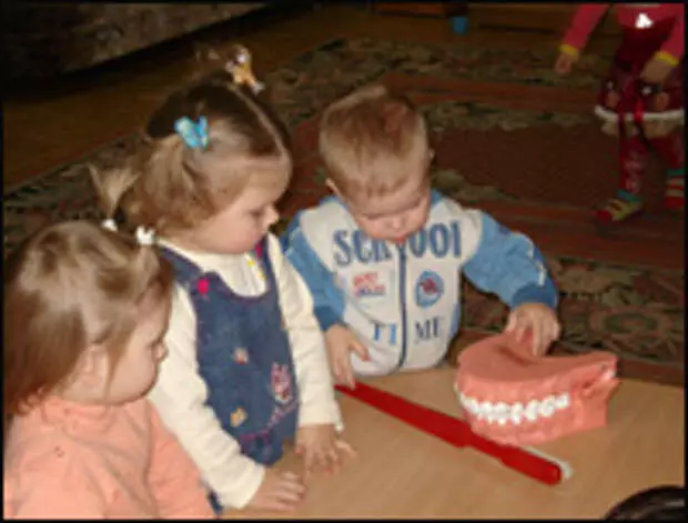 La efectividad de la enseñanza de la higiene bucal en instituciones preescolares.