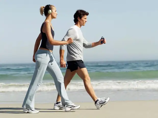 المشي بشكل أسرع وتناول كميات أقل من الطعام: اكتشف العلماء ما الذي سيساعد على إطالة العمر