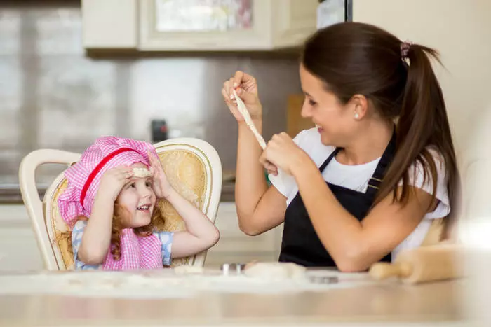 Annelerin oyun alanlarında birbirlerine yalan söylediği 5 şey