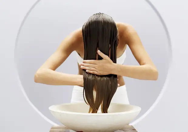 How often should you wash your hair - myths and misconceptions about shampooing