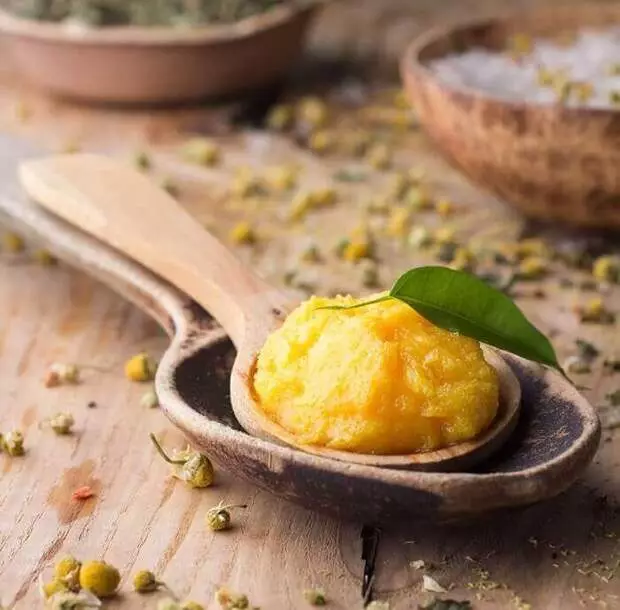 Dlaczego ghee jest lepsze niż masło