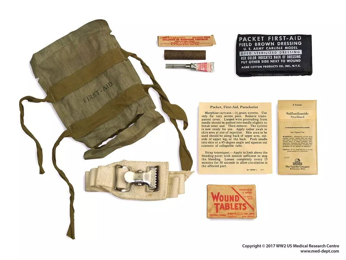 Parachutist First Aid Kit (USA) - Feld-Erste-Hilfe-Sets für Soldaten und Offiziere des Großen Vaterländischen Krieges