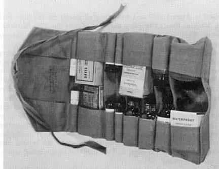 Individualus medicinos rinkinys M-2 - pirmosios pagalbos lauko vaistinėlės Didžiojo Tėvynės karo kariams ir karininkams
