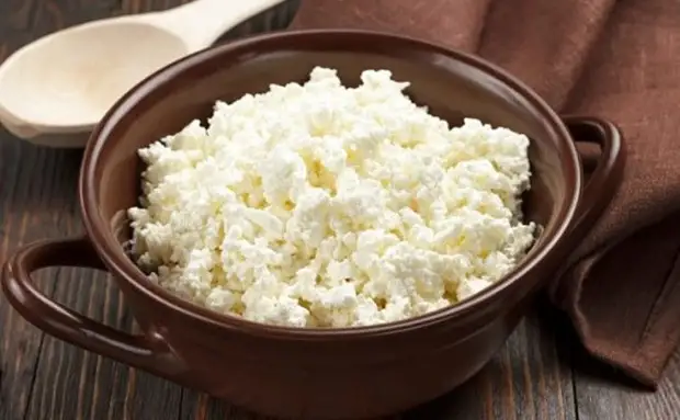 Mga larawan sa kahilingan cottage cheese na may kulay-gatas at asukal