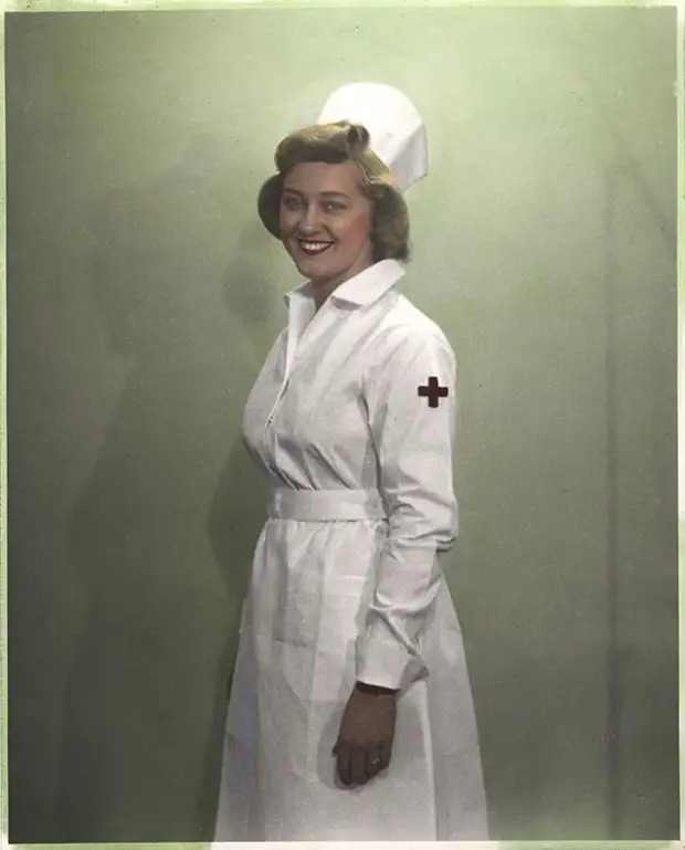 The history of the nursing uniform in 20 photos