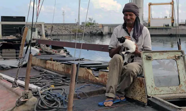 Паляк са сваёй коткай 7 месяцаў дрэйфавалі ў акіяне