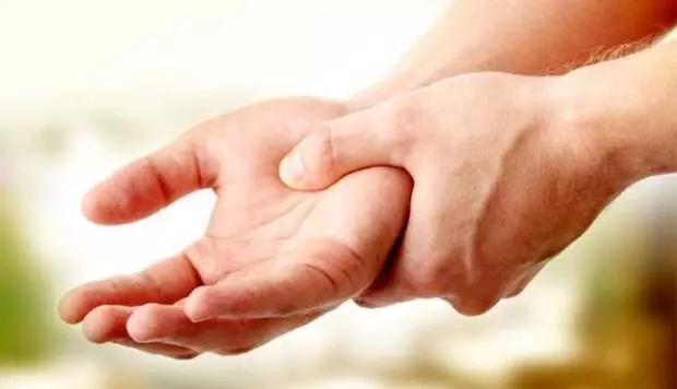 Честа утрнулост руку може бити један од симптома озбиљне болести!