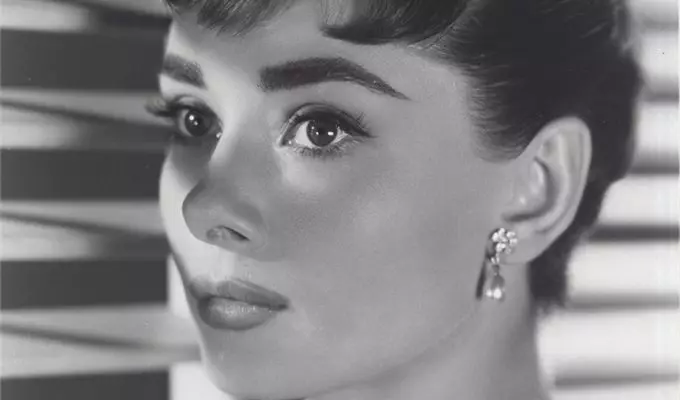 5 sipat awéwé geulis anu diomongkeun ku Audrey Hepburn