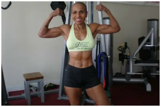 Ernestine Shepard, mmoja wa wajenzi wa mwili mashuhuri, mwenye umri wa miaka 80, anayevutia, anayecheza. nzuri, wazee, nguvu, fitness, fit