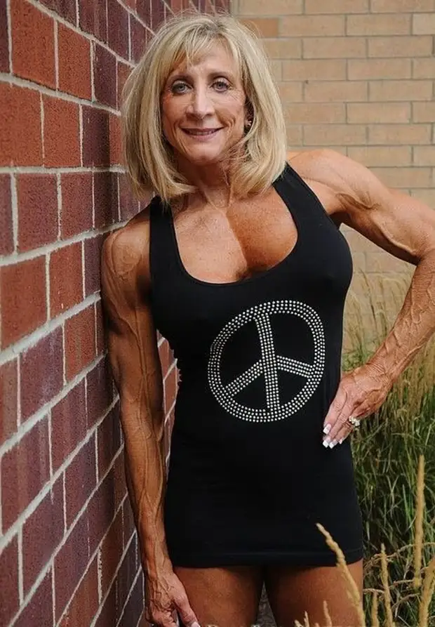 Sheila, 63, proprietária do Iron City Gym.