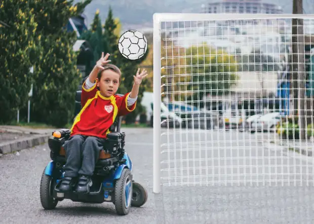 Ang bugtong footballer nga sa samang higayon usa ka drayber sa Formula 1 (Spinal muscular atrophy).