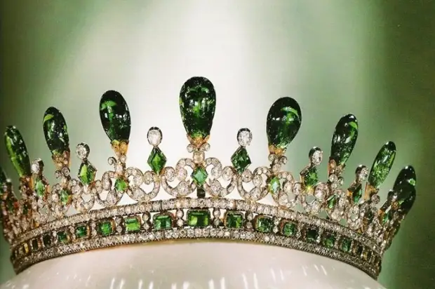Dronning Victorias tiara, en av verdens mest kjente smaragddiadem