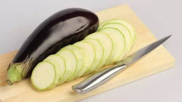 Zucchini VS eggplant: cath glasraí