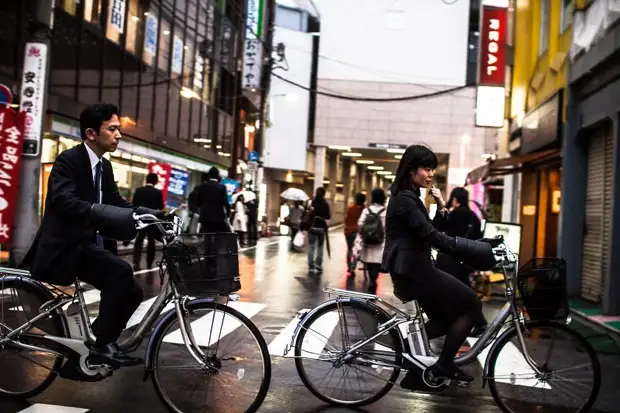 Njeriu i makinës: jeta tragjikomike e një planktoni zyre japoneze