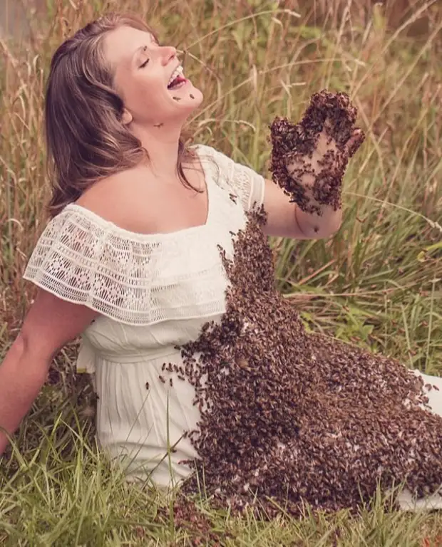 Unha nena embarazada organizou unha sesión de fotos con 20 mil abellas