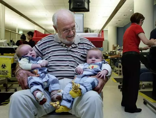 Homme au sang d'or : un Australien a sauvé la vie de deux millions de bébés