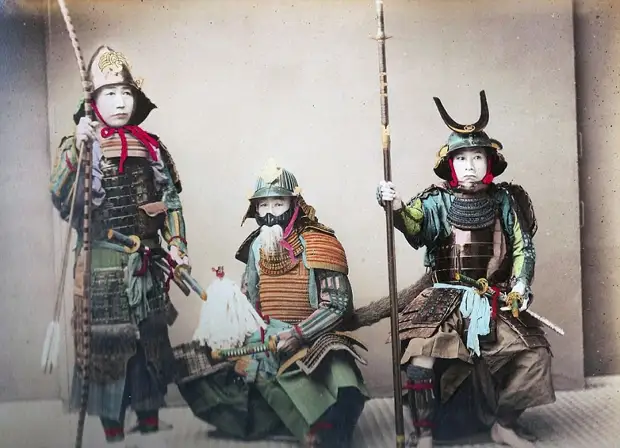 Come i samurai hanno fatto hara-kiri: una morte degna è meglio di una vita vergognosa