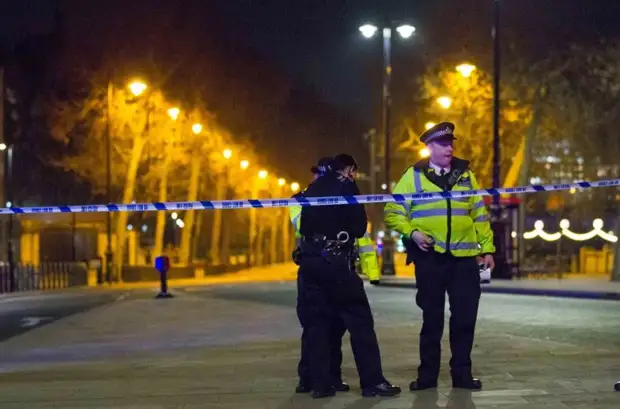 Wenn sich in der Nähe eine Explosion ereignet, bewegen Sie sich sehr vorsichtig - es können andere Sprengstoffe in der Nähe sein. Notfall, Sicherheit, Leben, interessant, Unfall, nützliche Ratschläge, Ratschläge, Rettung