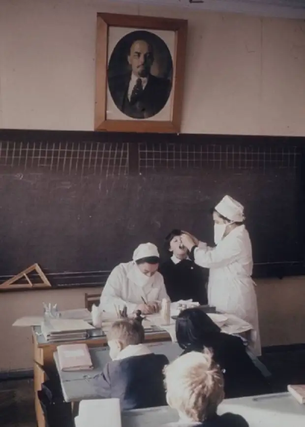 Viaxes no tempo: 13 fotos sobre a medicina gratuíta na URSS que falan por si mesmas