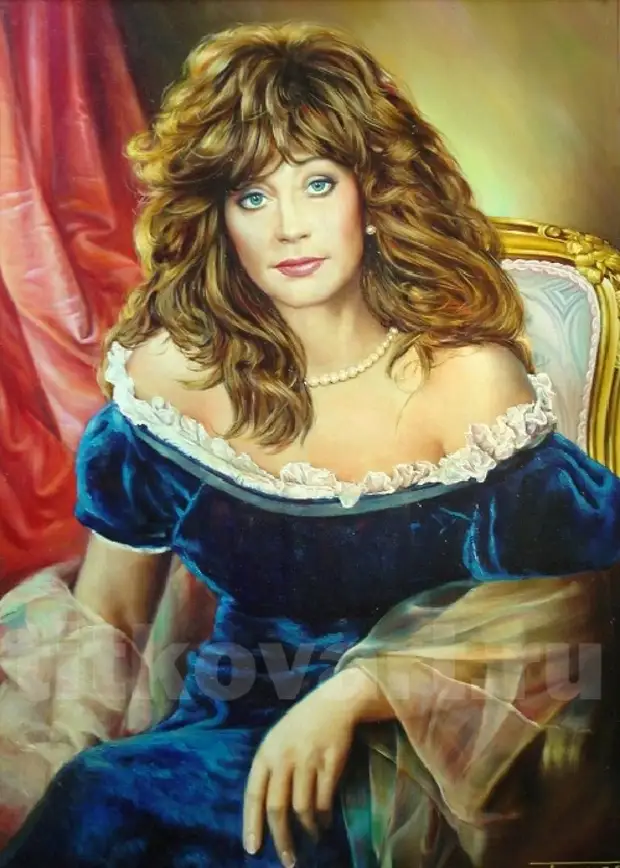 Alla Pugacheva. 2005 afọ. Onye edemede K. Titkov. ¦ Foto: fan-club-alla.ru