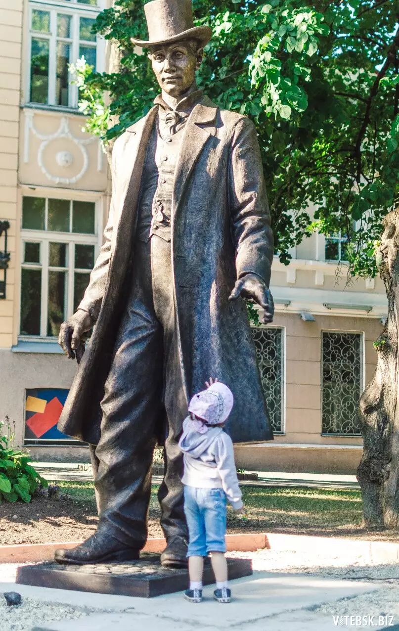 Monument kuMakhnov muVitebsk. Mufananidzo: vitebsk.biz