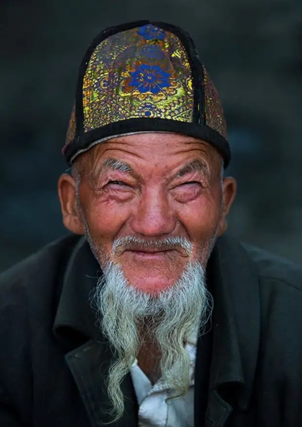 Chinese man met baard