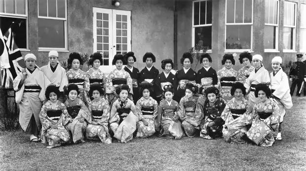 Il-ħajja tal-geisha Ġappuniża f'ritratti vintage