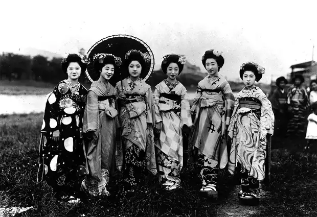 Il-ħajja tal-geisha Ġappuniża f'ritratti vintage