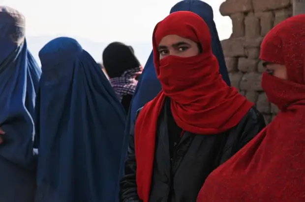 アフガニスタンの伝統「バチャポッシュ」：娘を息子にしよう