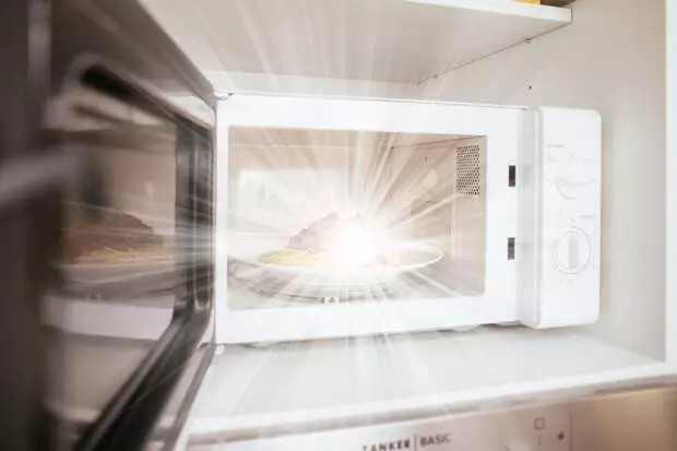 Makro nonsense dwar microwaves: miti dwar microwave ovens