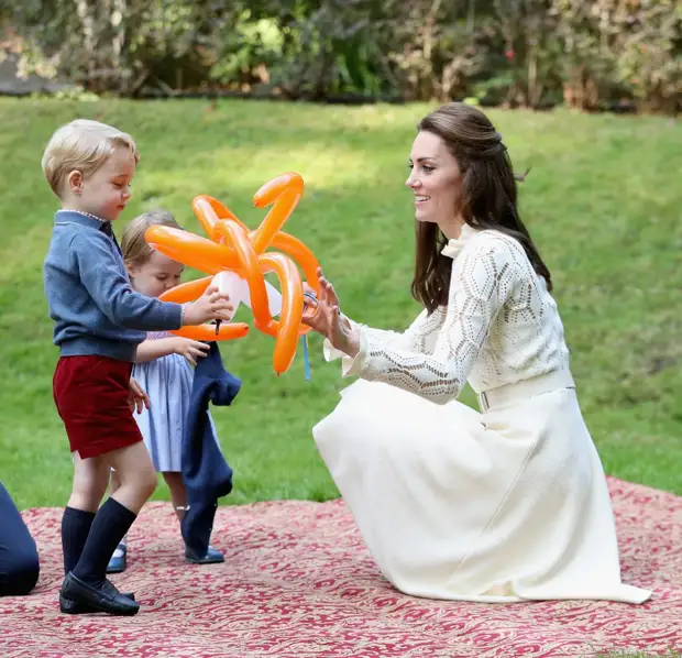 16 photos of Kate Middleton, in which an ordinary mom recognizes herself