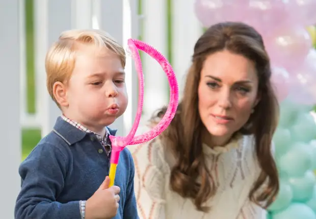 16 photos of Kate Middleton, in which an ordinary mom recognizes herself