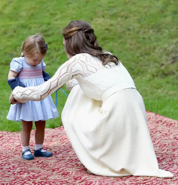 16 fotos de Kate Middleton, en què una mare normal es reconeix a si mateixa