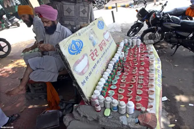 Como traballan os dentistas na India