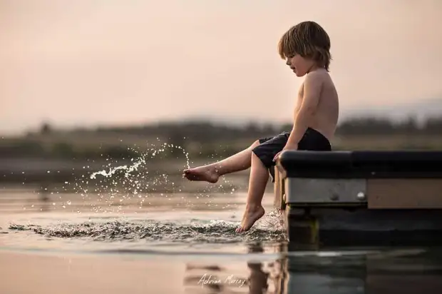 Onye na-ese foto na-ese foto na-adịghị mma nke ụmụ ya nwoke