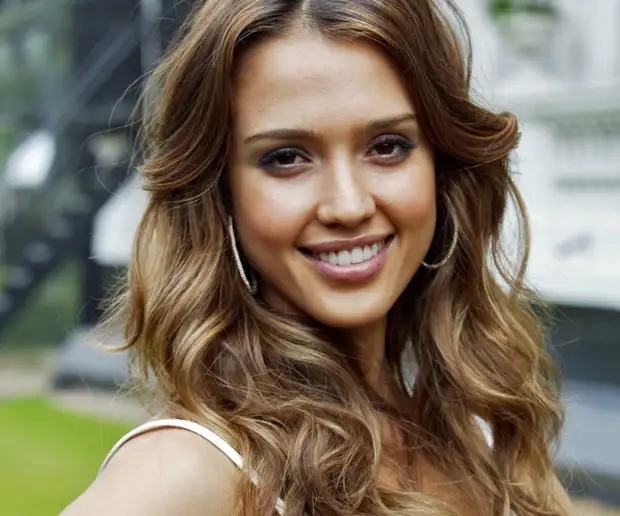 Mifananidzo iri kudiwa Jessica Alba