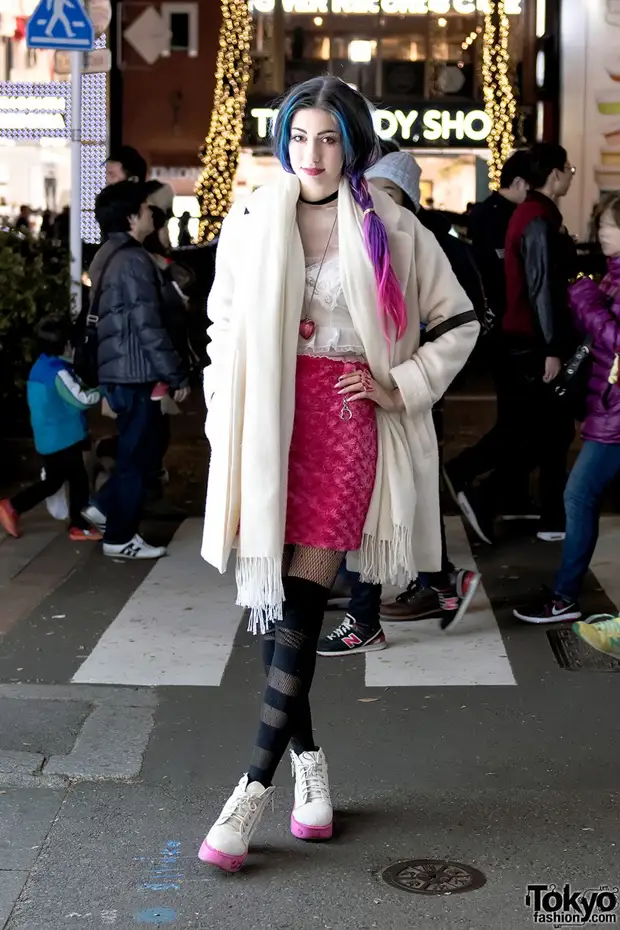 Stylesch Outfits vu japanesche Fashionistas op de Stroosse vun Tokyo