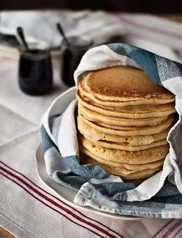 Receta petullash për Maslenitsa që do t'i pëlqejë e gjithë familja