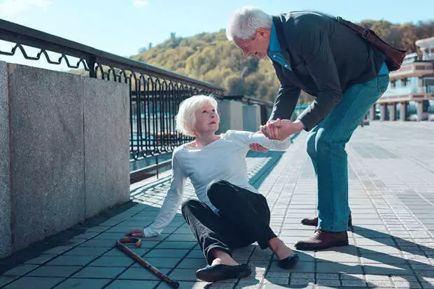 Caídas nos anciáns: podes loitar contra elas?