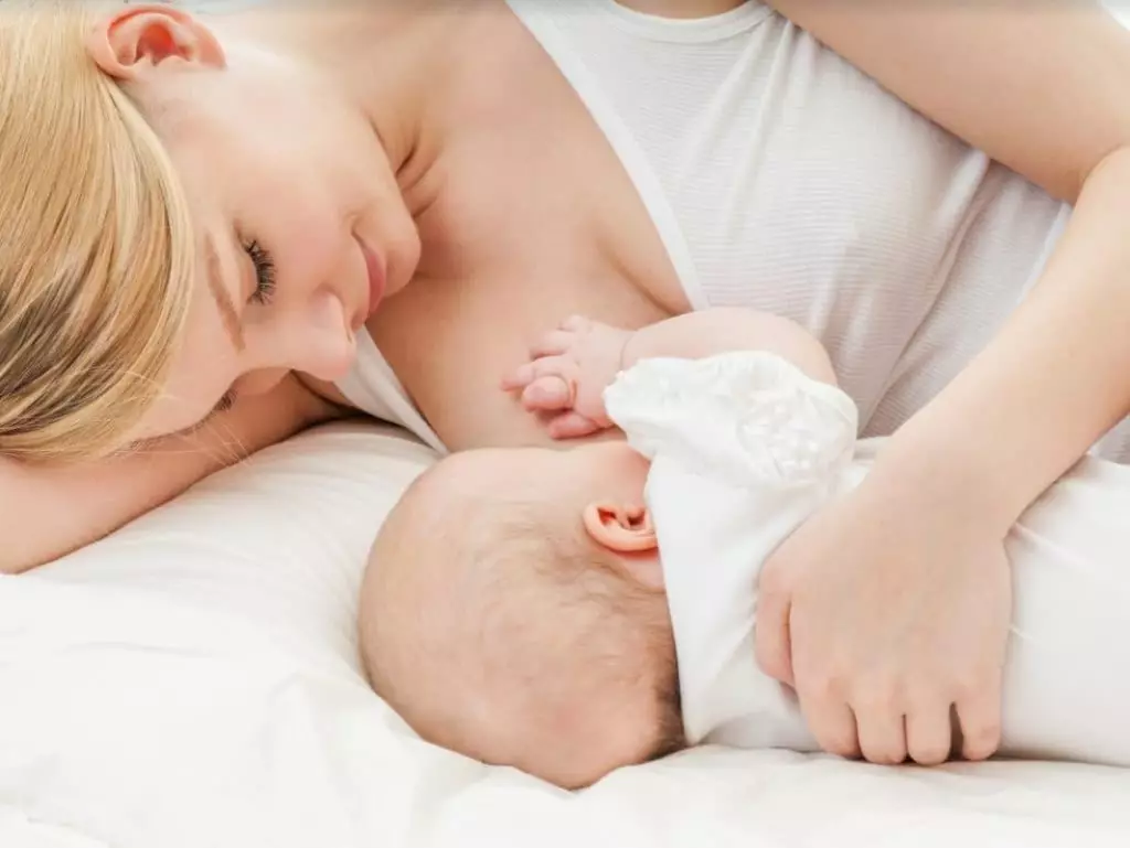 Bebeğinizi emzirmeden bebek formülüne nasıl aktarırsınız?