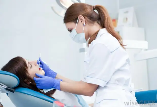 Giunsa pagpili ang usa ka maayong dentista, usa ka maayong dentista